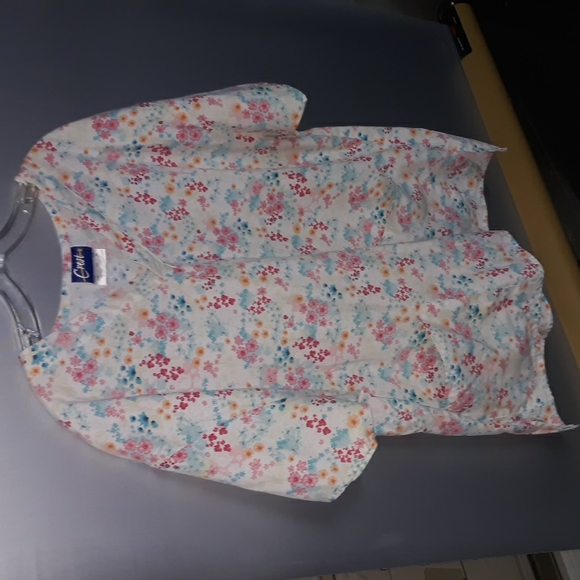 Crest | Tops | Crest Size Xl Scrub Top Sku 25 | Poshmark